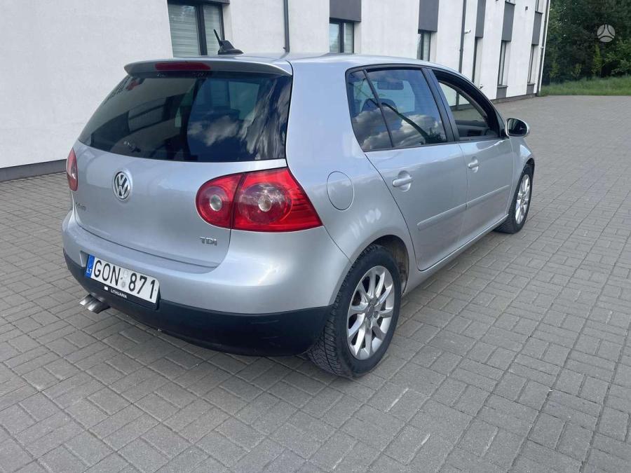 Grey Volkswagen Golf 2008 in Vilnius, with an engine capacity of 1.90 L and mileage of 321 thousand km for 2400 €, photo 4 on AUTOMOTO.COM.LV