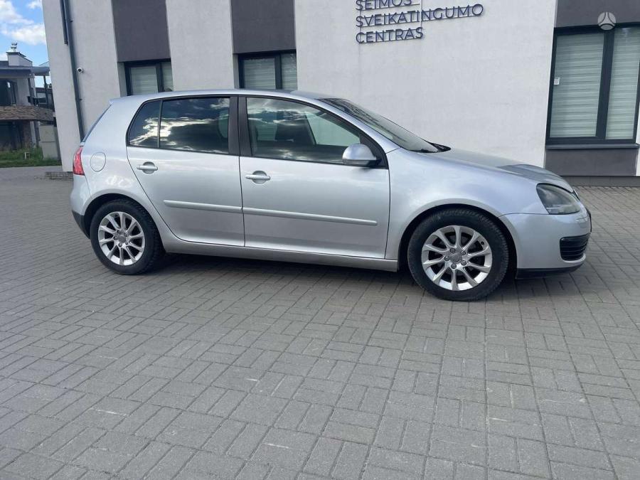 Grey Volkswagen Golf 2008 in Vilnius, with an engine capacity of 1.90 L and mileage of 321 thousand km for 2400 €, photo 6 on AUTOMOTO.COM.LV