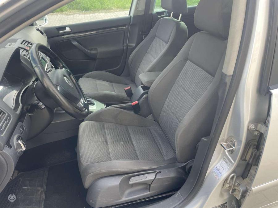 Grey Volkswagen Golf 2008 in Vilnius, with an engine capacity of 1.90 L and mileage of 321 thousand km for 2400 €, photo 12 on AUTOMOTO.COM.LV