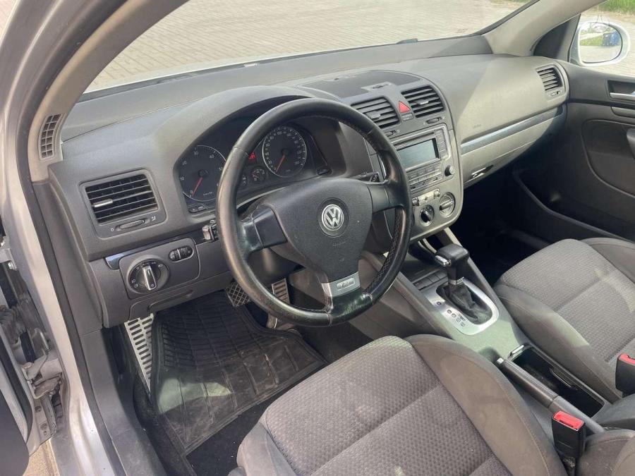 Grey Volkswagen Golf 2008 in Vilnius, with an engine capacity of 1.90 L and mileage of 321 thousand km for 2400 €, photo 13 on AUTOMOTO.COM.LV