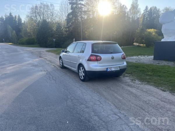 Pelēks Volkswagen Golf 2008 Rīga, ar dzinēja tilpumu 1.90 L un nobraukumu 401 tūkst. km par 700 €, foto 3 vietnē AUTOMOTO.COM.LV