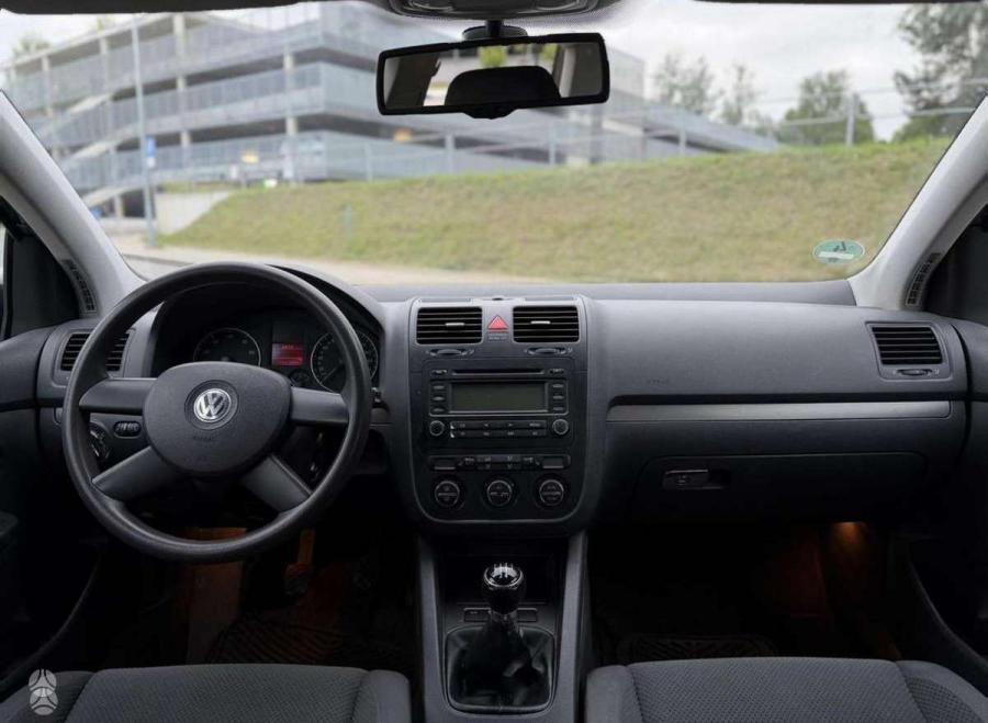 Grey Volkswagen Golf 2008 in Vilnius, with an engine capacity of 0.00 L and mileage of 233 thousand km for 2000 €, photo 14 on AUTOMOTO.COM.LV