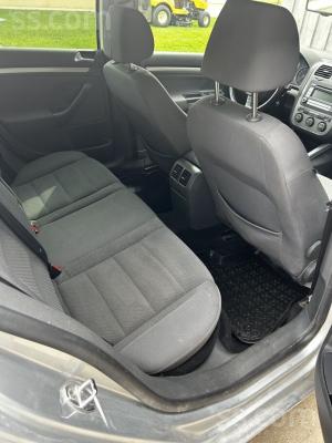 Pelēks Volkswagen Golf 2008 Jelgava, ar dzinēja tilpumu 1.90 L un nobraukumu 252 tūkst. km par 2800 €, foto 12 vietnē AUTOMOTO.COM.LV