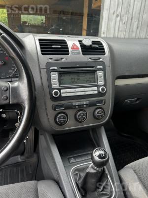 Pelēks Volkswagen Golf 2008 Jelgava, ar dzinēja tilpumu 1.90 L un nobraukumu 252 tūkst. km par 2800 €, foto 13 vietnē AUTOMOTO.COM.LV
