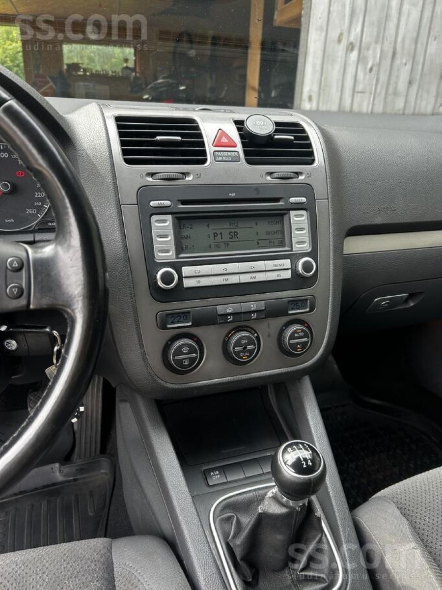 Pelēks Volkswagen Golf 2008 Jelgava, ar dzinēja tilpumu 1.90 L un nobraukumu 252 tūkst. km par 2800 €, foto 13 vietnē AUTOMOTO.COM.LV