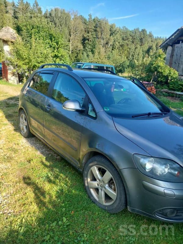 Grey Volkswagen Golf 2008 in Tukums, with an engine capacity of 1.90 L and mileage of 440 thousand km for 2750 €, photo 2 on AUTOMOTO.COM.LV