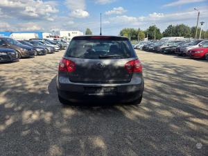 Pelēks Volkswagen Golf 2008 Marijampole, ar dzinēja tilpumu 1.60 L un nobraukumu 243 tūkst. km par 2500 €, foto 6 vietnē AUTOMOTO.COM.LV
