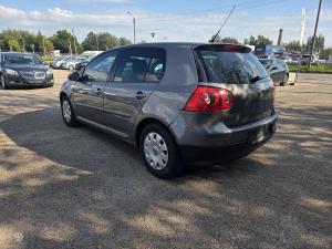 Pelēks Volkswagen Golf 2008 Marijampole, ar dzinēja tilpumu 1.60 L un nobraukumu 243 tūkst. km par 2500 €, foto 7 vietnē AUTOMOTO.COM.LV