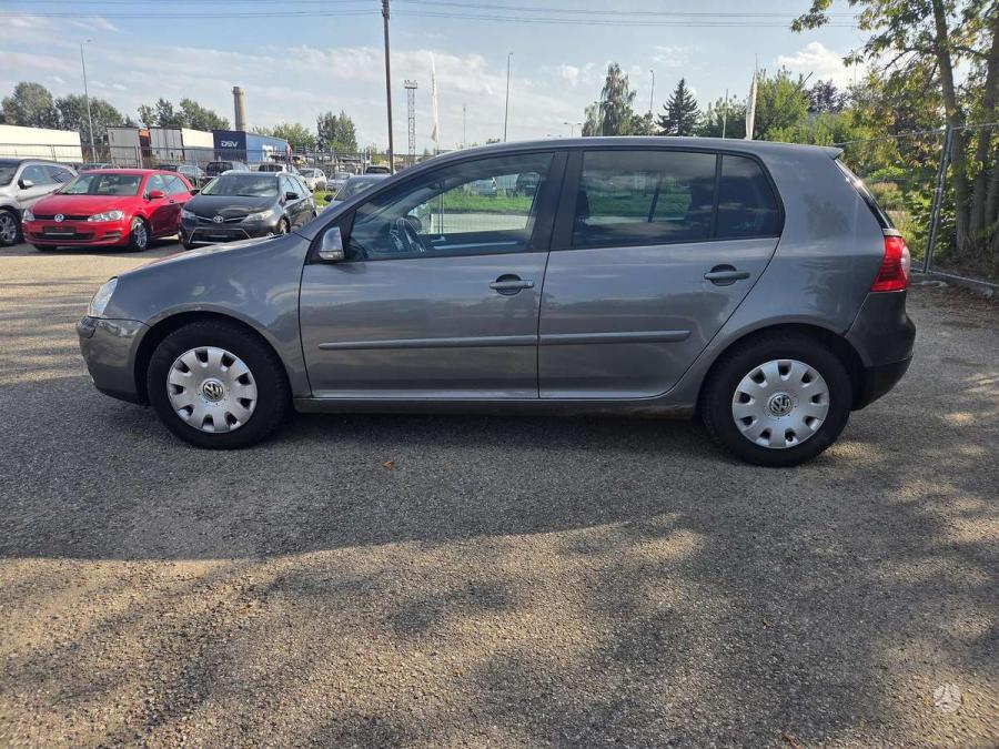 Pelēks Volkswagen Golf 2008 Marijampole, ar dzinēja tilpumu 1.60 L un nobraukumu 243 tūkst. km par 2500 €, foto 8 vietnē AUTOMOTO.COM.LV