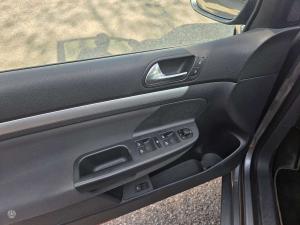 Pelēks Volkswagen Golf 2008 Marijampole, ar dzinēja tilpumu 1.60 L un nobraukumu 243 tūkst. km par 2500 €, foto 9 vietnē AUTOMOTO.COM.LV