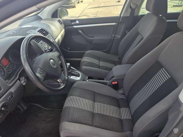 Pelēks Volkswagen Golf 2008 Marijampole, ar dzinēja tilpumu 1.60 L un nobraukumu 243 tūkst. km par 2500 €, foto 9 vietnē AUTOMOTO.COM.LV