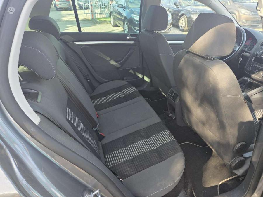 Pelēks Volkswagen Golf 2008 Marijampole, ar dzinēja tilpumu 1.60 L un nobraukumu 243 tūkst. km par 2500 €, foto 13 vietnē AUTOMOTO.COM.LV