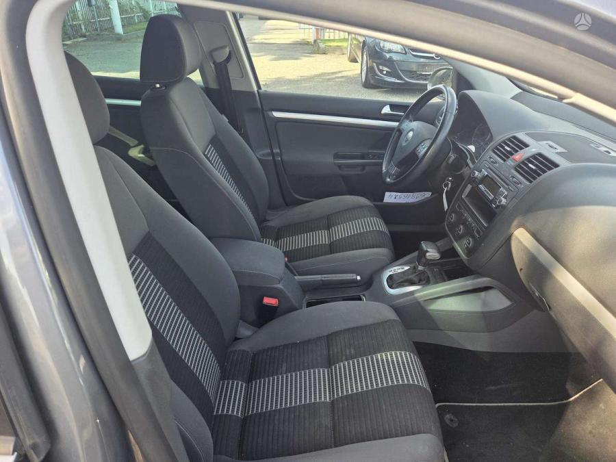 Pelēks Volkswagen Golf 2008 Marijampole, ar dzinēja tilpumu 1.60 L un nobraukumu 243 tūkst. km par 2500 €, foto 14 vietnē AUTOMOTO.COM.LV