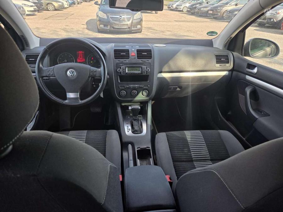 Pelēks Volkswagen Golf 2008 Marijampole, ar dzinēja tilpumu 1.60 L un nobraukumu 243 tūkst. km par 2500 €, foto 15 vietnē AUTOMOTO.COM.LV