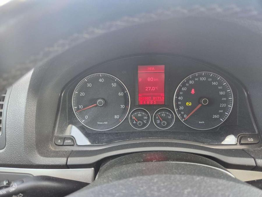 Pelēks Volkswagen Golf 2008 Marijampole, ar dzinēja tilpumu 1.60 L un nobraukumu 243 tūkst. km par 2500 €, foto 18 vietnē AUTOMOTO.COM.LV