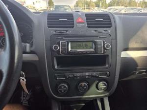 Pelēks Volkswagen Golf 2008 Marijampole, ar dzinēja tilpumu 1.60 L un nobraukumu 243 tūkst. km par 2500 €, foto 19 vietnē AUTOMOTO.COM.LV