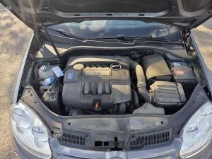 Pelēks Volkswagen Golf 2008 Marijampole, ar dzinēja tilpumu 1.60 L un nobraukumu 243 tūkst. km par 2500 €, foto 22 vietnē AUTOMOTO.COM.LV