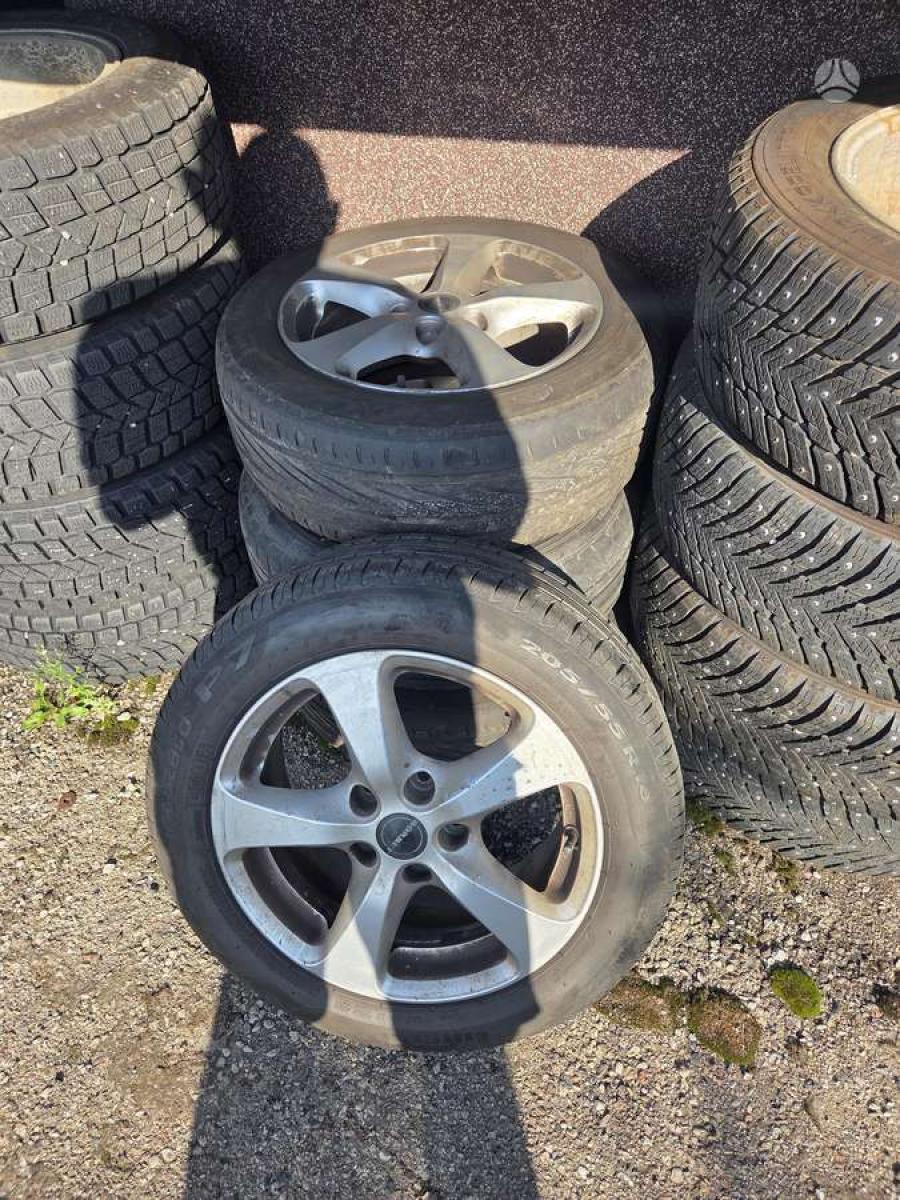 Pelēks Volkswagen Golf 2008 Marijampole, ar dzinēja tilpumu 1.60 L un nobraukumu 243 tūkst. km par 2500 €, foto 24 vietnē AUTOMOTO.COM.LV