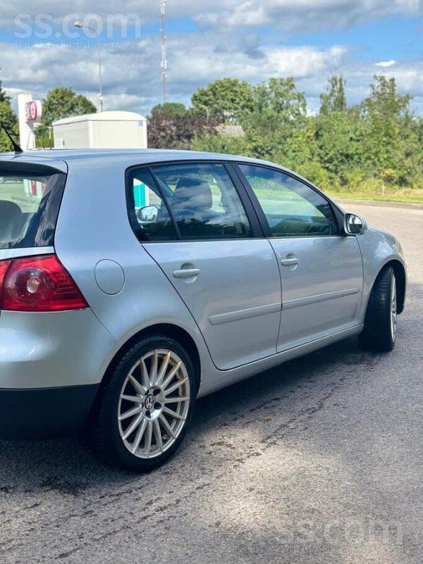 Grey Volkswagen Golf 2008 in Jekabpils, with an engine capacity of 1.90 L and mileage of 292 thousand km for 2850 €, photo 3 on AUTOMOTO.COM.LV