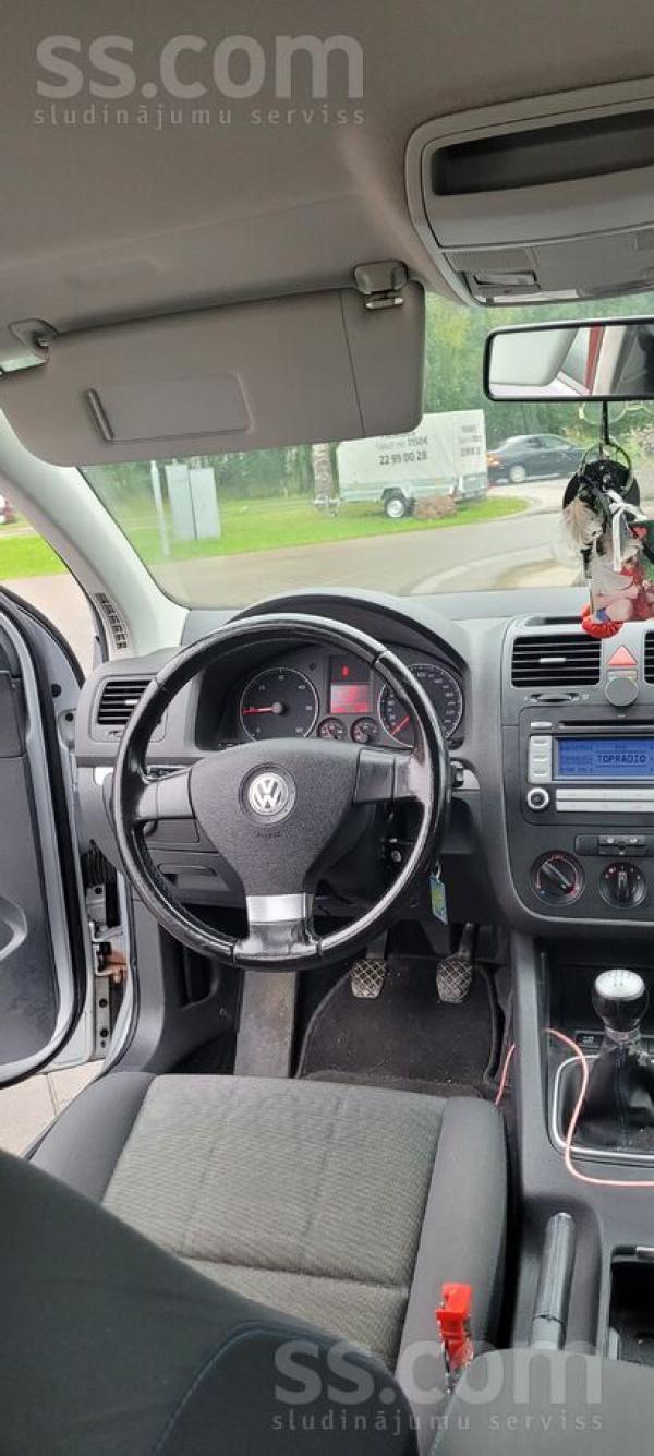 Grey Volkswagen Golf 2008 in Jekabpils, with an engine capacity of 1.90 L and mileage of 292 thousand km for 2850 €, photo 9 on AUTOMOTO.COM.LV