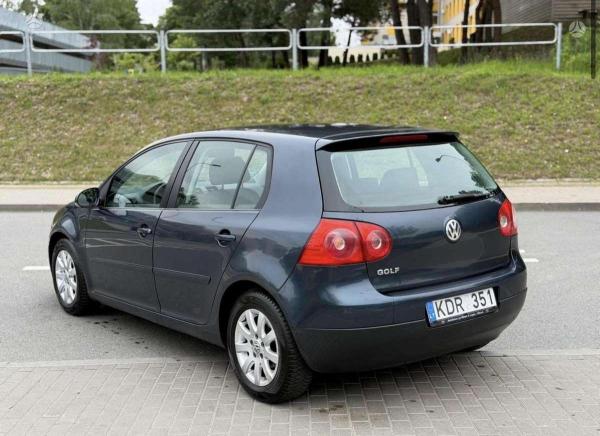 Pelēks Volkswagen Golf 2008 Viļņa, ar dzinēja tilpumu 0.00 L un nobraukumu 233 tūkst. km par 1900 €, foto 3 vietnē AUTOMOTO.COM.LV