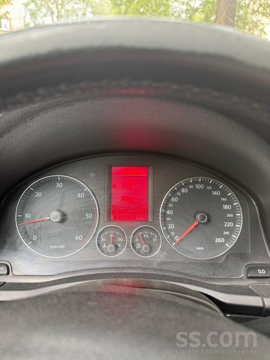 Grey Volkswagen Golf 2008 in Riga, with an engine capacity of 1.90 L and mileage of 232 thousand km for 1800 €, photo 15 on AUTOMOTO.COM.LV