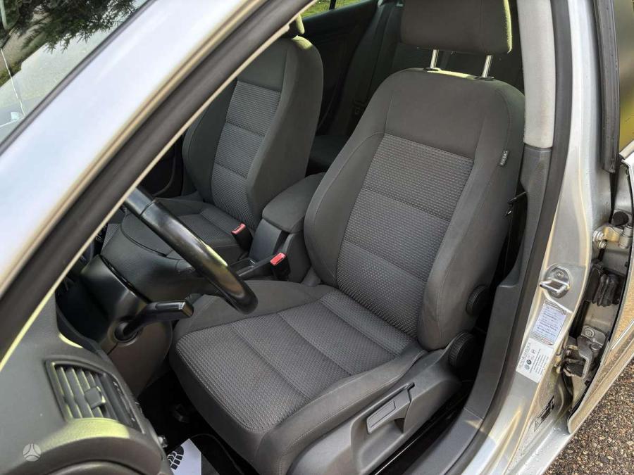 Pelēks Volkswagen Golf 2008 Utena, ar dzinēja tilpumu 1.40 L un nobraukumu 185 tūkst. km par 2900 €, foto 14 vietnē AUTOMOTO.COM.LV