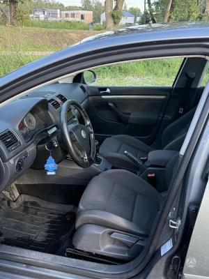 Grey Volkswagen Golf 2008 in Vilnius, with an engine capacity of 1.90 L and mileage of 330 thousand km for 1499 €, photo 5 on AUTOMOTO.COM.LV