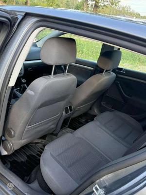 Grey Volkswagen Golf 2008 in Vilnius, with an engine capacity of 1.90 L and mileage of 330 thousand km for 1499 €, photo 6 on AUTOMOTO.COM.LV