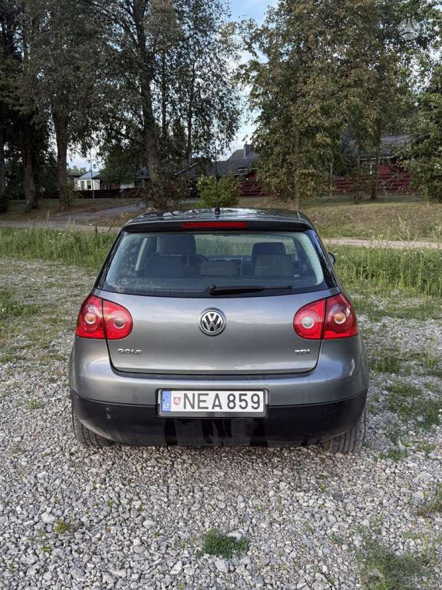 Grey Volkswagen Golf 2008 in Vilnius, with an engine capacity of 1.90 L and mileage of 330 thousand km for 1499 €, photo 7 on AUTOMOTO.COM.LV