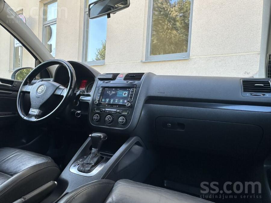 Pelēks Volkswagen Golf 2008 Jelgava, ar dzinēja tilpumu 1.90 L un nobraukumu 232 tūkst. km par 2750 €, foto 14 vietnē AUTOMOTO.COM.LV