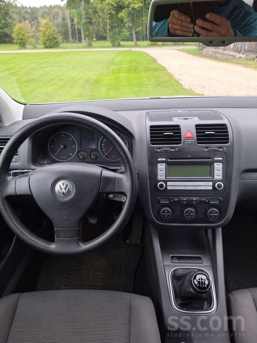Pelēks Volkswagen Golf 2008 Alūksne, ar dzinēja tilpumu 2.00 L un nobraukumu 270 tūkst. km par 2590 €, foto 5 vietnē AUTOMOTO.COM.LV