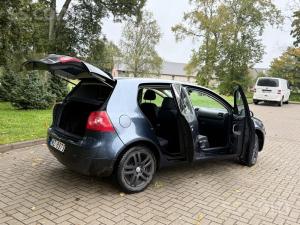 Grey Volkswagen Golf 2008 in Valmiera, with an engine capacity of 1.90 L and mileage of 312 thousand km for 2700 €, photo 4 on AUTOMOTO.COM.LV