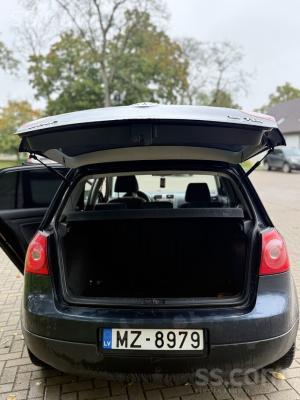 Grey Volkswagen Golf 2008 in Valmiera, with an engine capacity of 1.90 L and mileage of 312 thousand km for 2700 €, photo 5 on AUTOMOTO.COM.LV