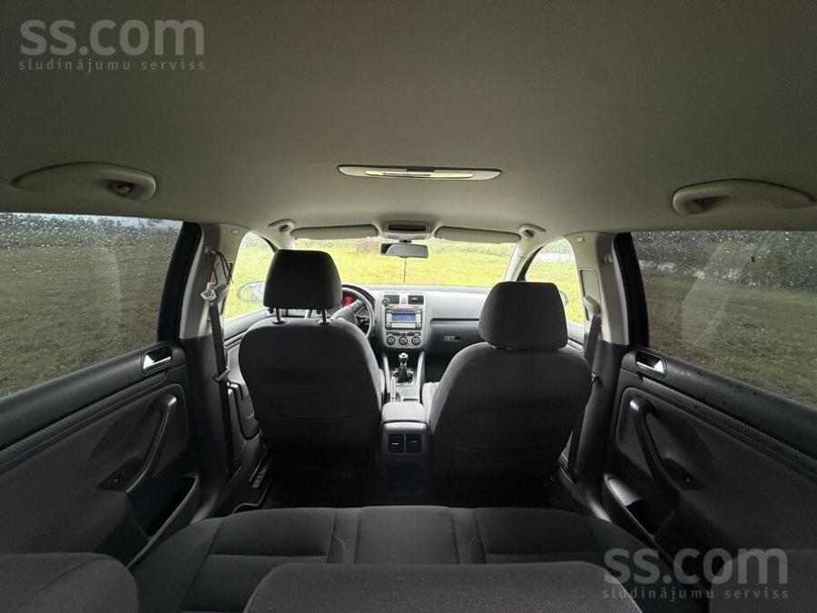 Grey Volkswagen Golf 2008 in Valmiera, with an engine capacity of 1.90 L and mileage of 312 thousand km for 2700 €, photo 11 on AUTOMOTO.COM.LV