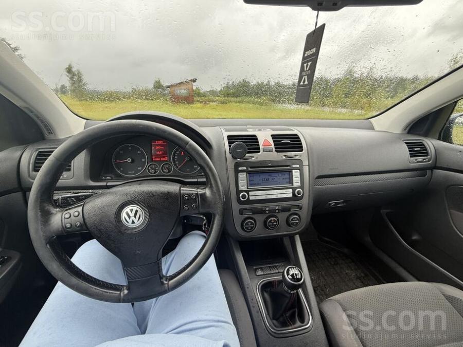 Grey Volkswagen Golf 2008 in Valmiera, with an engine capacity of 1.90 L and mileage of 312 thousand km for 2700 €, photo 12 on AUTOMOTO.COM.LV