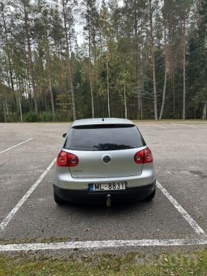 Grey Volkswagen Golf 2008 in Talsi, with an engine capacity of 1.90 L and mileage of 351 thousand km for 1450 €, photo 3 on AUTOMOTO.COM.LV