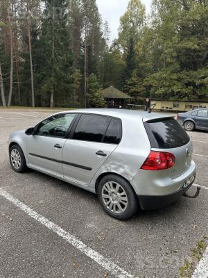 Grey Volkswagen Golf 2008 in Talsi, with an engine capacity of 1.90 L and mileage of 351 thousand km for 1450 €, photo 6 on AUTOMOTO.COM.LV