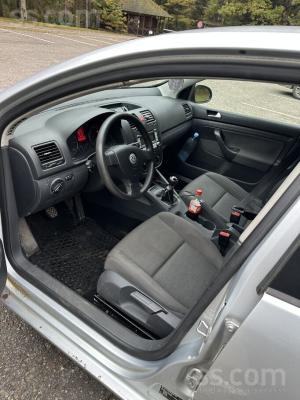 Grey Volkswagen Golf 2008 in Talsi, with an engine capacity of 1.90 L and mileage of 351 thousand km for 1450 €, photo 7 on AUTOMOTO.COM.LV
