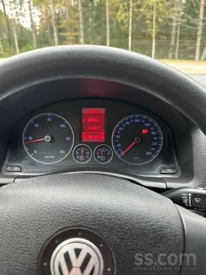 Grey Volkswagen Golf 2008 in Talsi, with an engine capacity of 1.90 L and mileage of 351 thousand km for 1450 €, photo 9 on AUTOMOTO.COM.LV