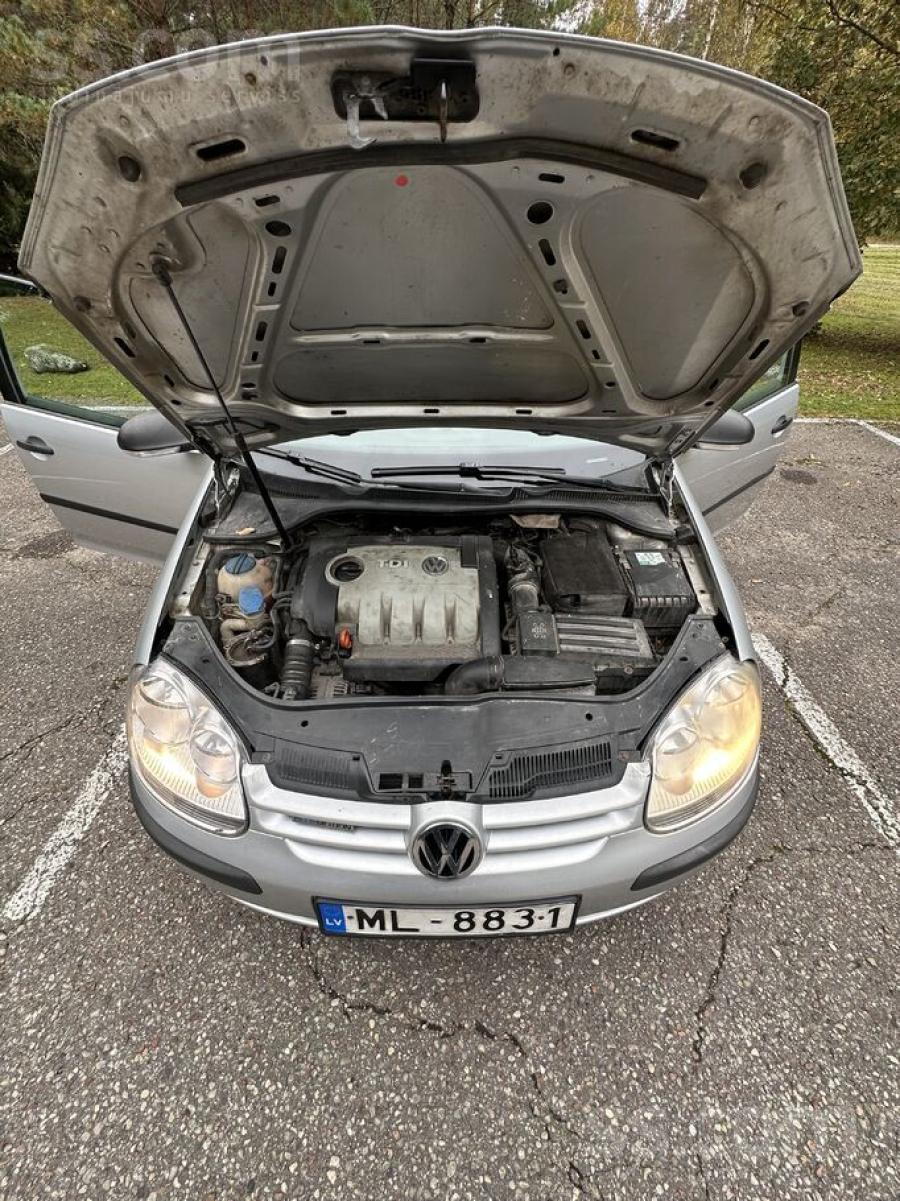 Grey Volkswagen Golf 2008 in Talsi, with an engine capacity of 1.90 L and mileage of 351 thousand km for 1450 €, photo 10 on AUTOMOTO.COM.LV