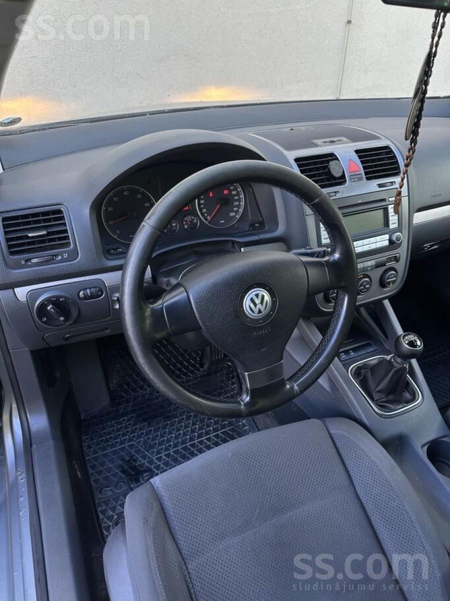 Pelēks Volkswagen Golf 2008 Jelgava, ar dzinēja tilpumu 1.60 L un nobraukumu 284 tūkst. km par 1850 €, foto 17 vietnē AUTOMOTO.COM.LV