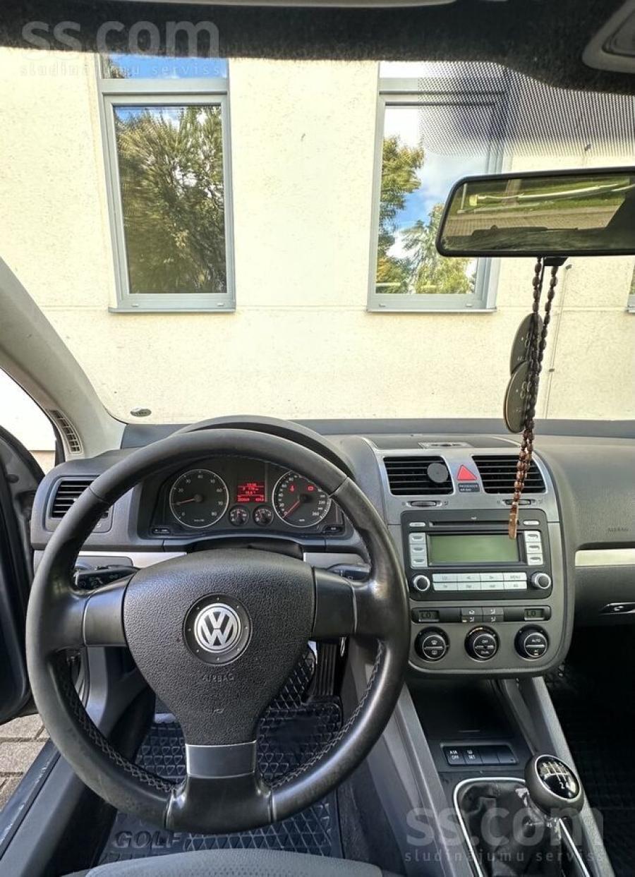 Pelēks Volkswagen Golf 2008 Jelgava, ar dzinēja tilpumu 1.60 L un nobraukumu 284 tūkst. km par 1850 €, foto 18 vietnē AUTOMOTO.COM.LV