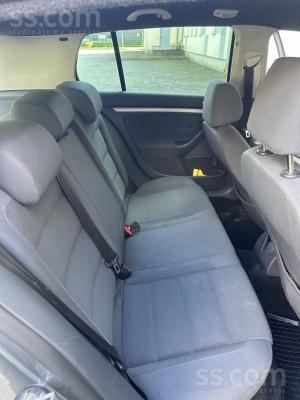 Pelēks Volkswagen Golf 2008 Jelgava, ar dzinēja tilpumu 1.60 L un nobraukumu 284 tūkst. km par 1850 €, foto 24 vietnē AUTOMOTO.COM.LV