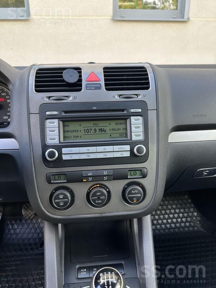 Pelēks Volkswagen Golf 2008 Jelgava, ar dzinēja tilpumu 1.60 L un nobraukumu 284 tūkst. km par 1850 €, foto 33 vietnē AUTOMOTO.COM.LV