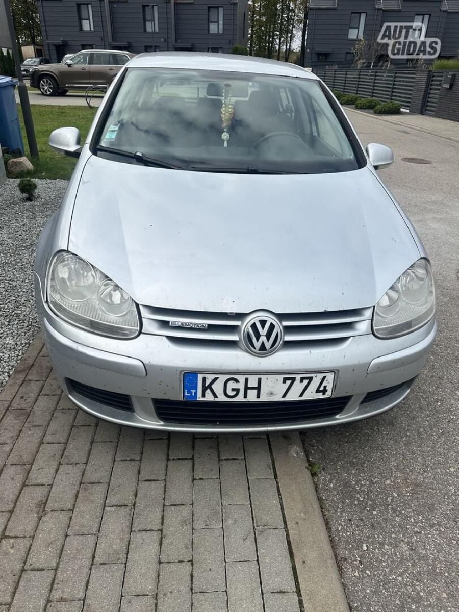 Pelēks Volkswagen Golf 2008 Kauņa, ar dzinēja tilpumu 1.90 L un nobraukumu 299 tūkst. km par 1700 €, foto 1 vietnē AUTOMOTO.COM.LV