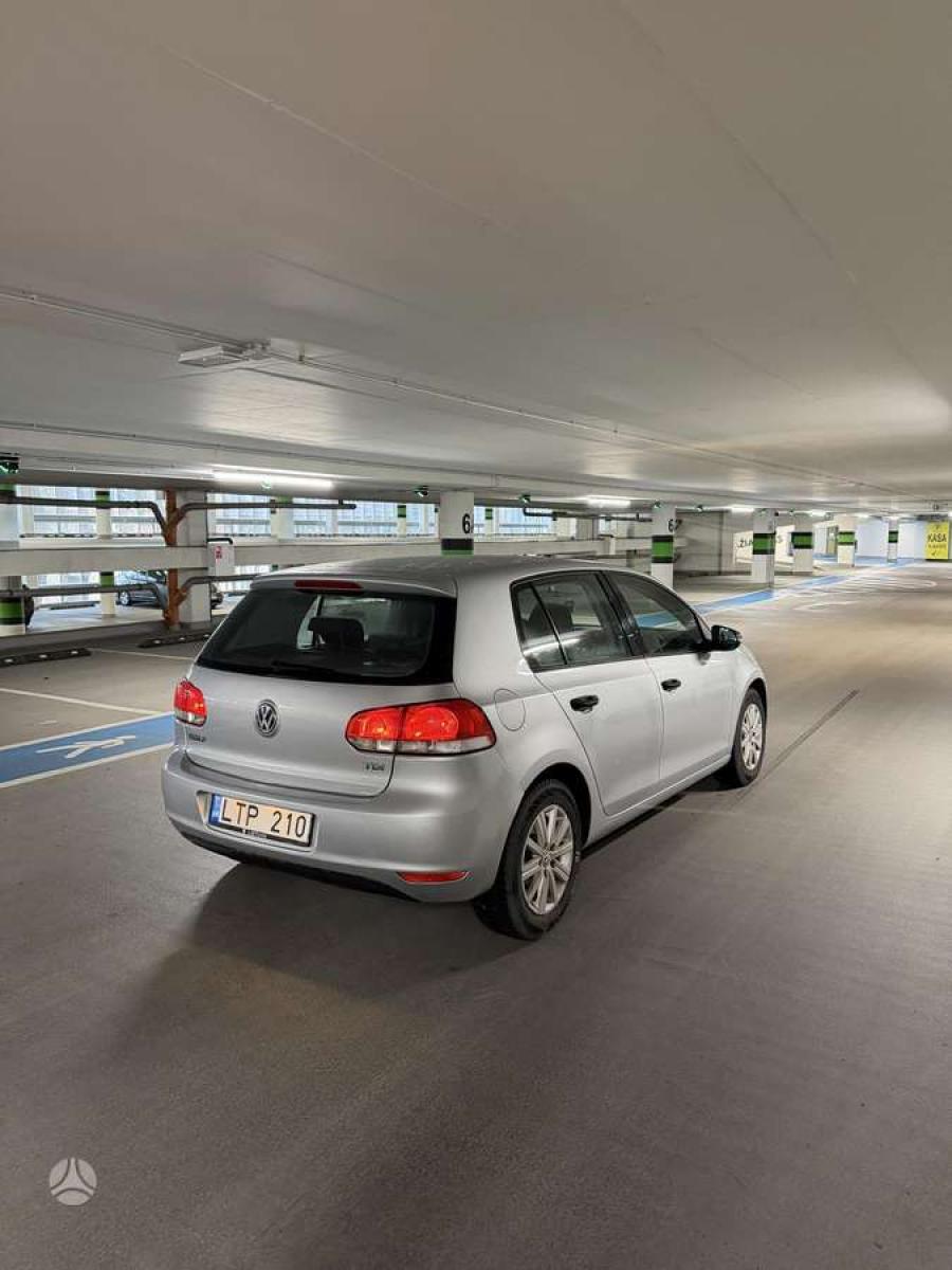 Pelēks Volkswagen Golf 2009 Viļņa, ar dzinēja tilpumu 1.60 L un nobraukumu 214 tūkst. km par 3999 €, foto 5 vietnē AUTOMOTO.COM.LV