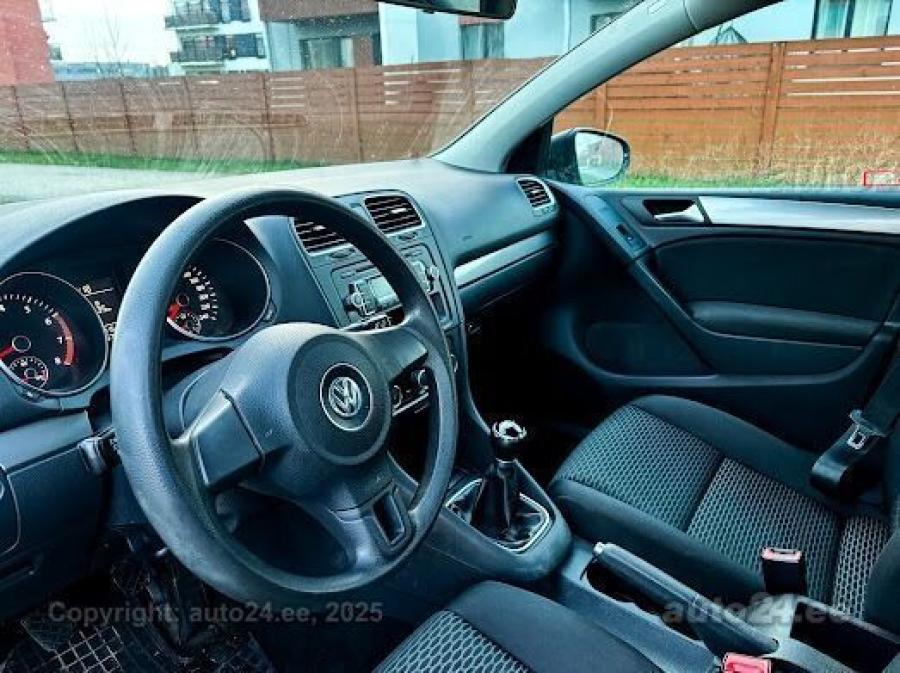 Pelēks Volkswagen Golf 2009 Tallina, ar dzinēja tilpumu 1.40 L un nobraukumu 167 tūkst. km par 3200 €, foto 8 vietnē AUTOMOTO.COM.LV