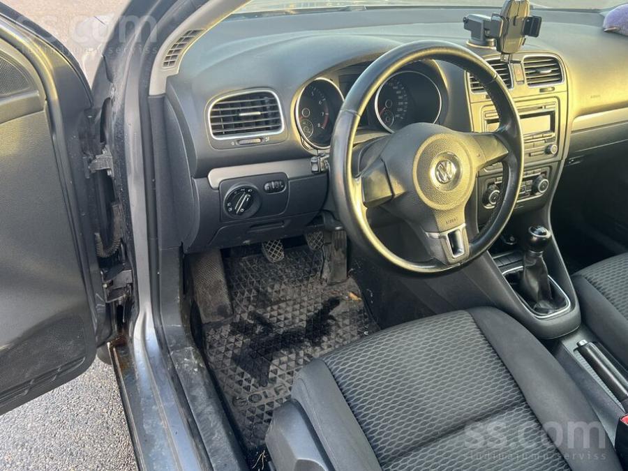 Pelēks Volkswagen Golf 2009 Rīga, ar dzinēja tilpumu 1.60 L un nobraukumu 135 tūkst. km par 3000 €, foto 12 vietnē AUTOMOTO.COM.LV