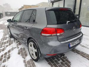 Pelēks Volkswagen Golf 2009 Kauņa, ar dzinēja tilpumu 2.00 L un nobraukumu 420 tūkst. km par 4300 €, foto  vietnē AUTOMOTO.COM.LV